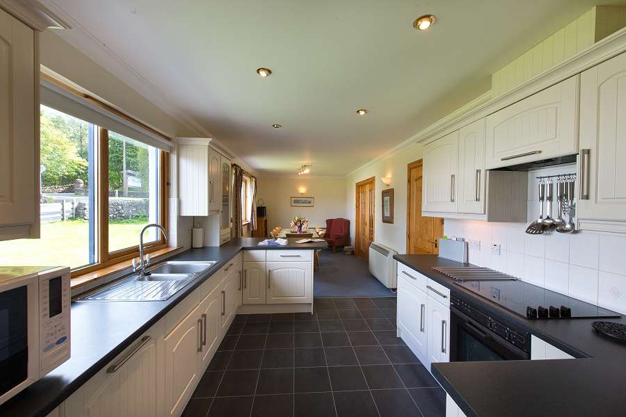 Stob Binnein Kitchen Dining Area