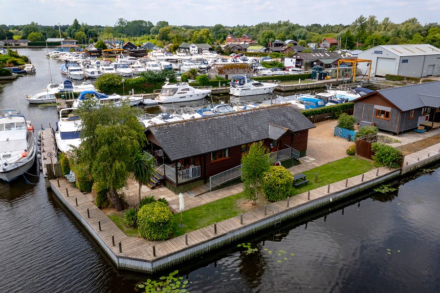 Norfolk Broads Holiday Cottages. Riverside Cottage Holidays
