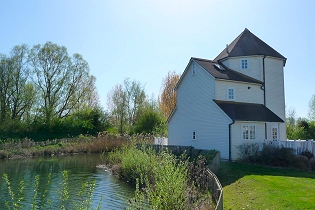 Cotswold Water Park - Windrush Holiday Lodge with Hot Tub